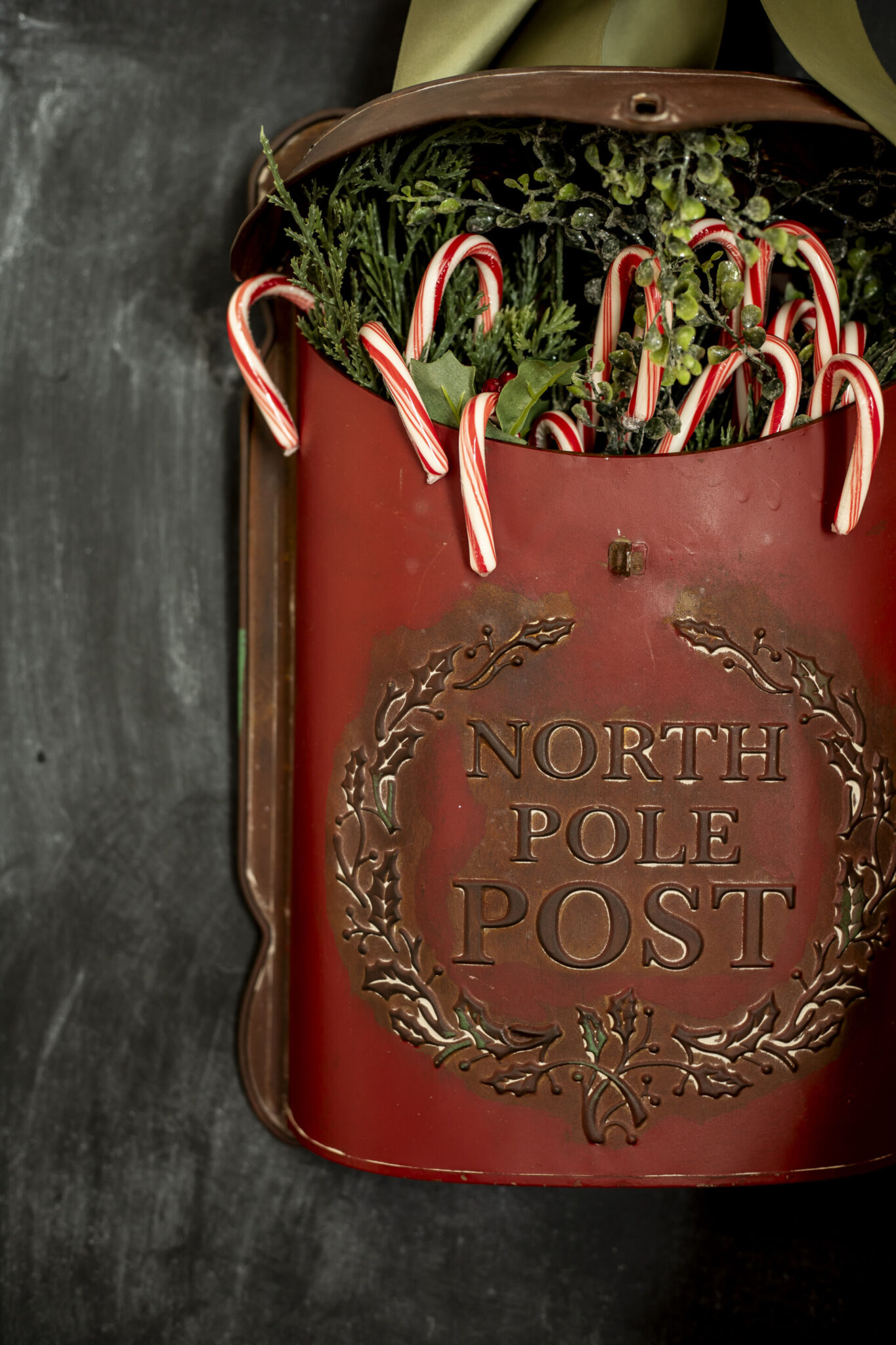 Handcrafted - She Holds Dearly